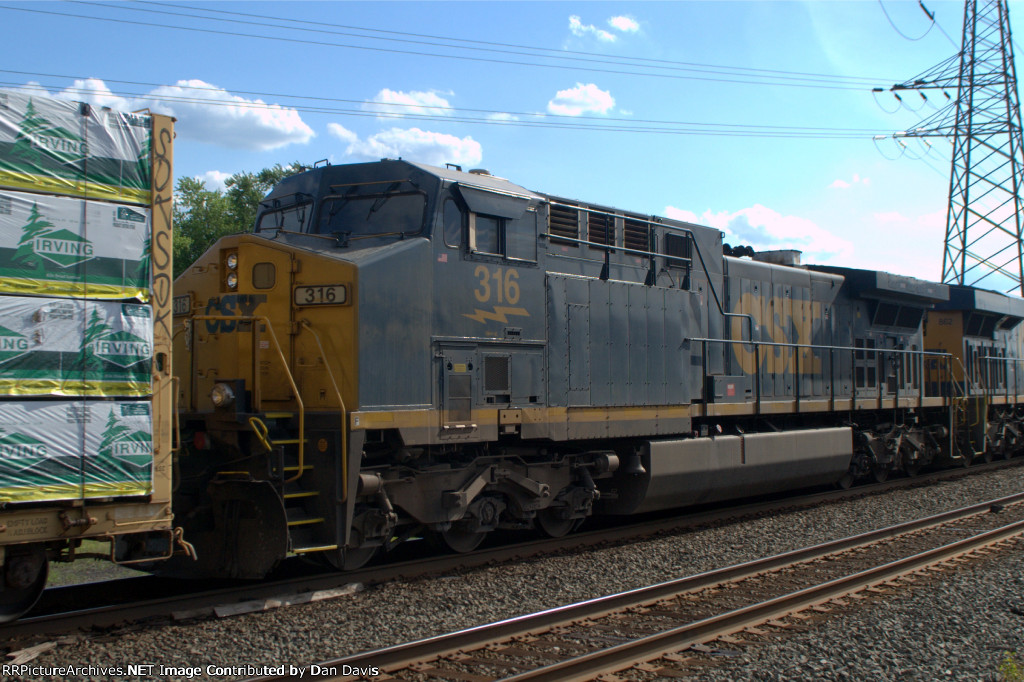 CSX AC44CW 316 trails on Q439-20